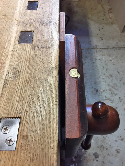 Howis this done? Alongside the leg is a "depth stop" builtfrom a screw ...