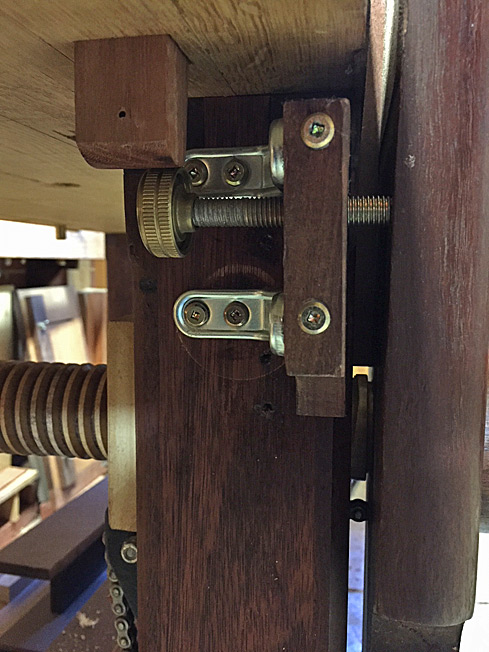 Thereis a steel plate in the chop to prevent wear ...